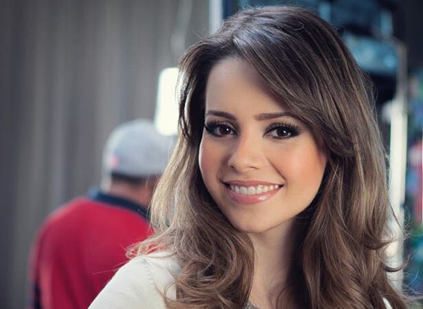 Sandy revela o porquê ainda não mostra o rosto de seu filho